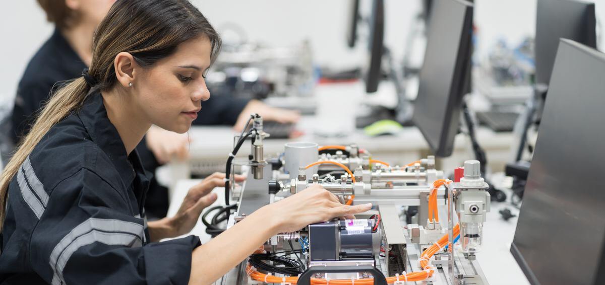 Electrónica industrial: importancia y conceptos clave | BlogUCSP